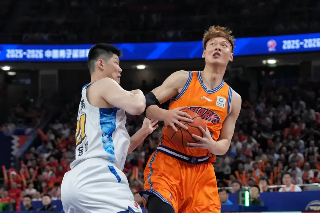 CBA总决赛第一场，上海久事101:90胜浙江广厦