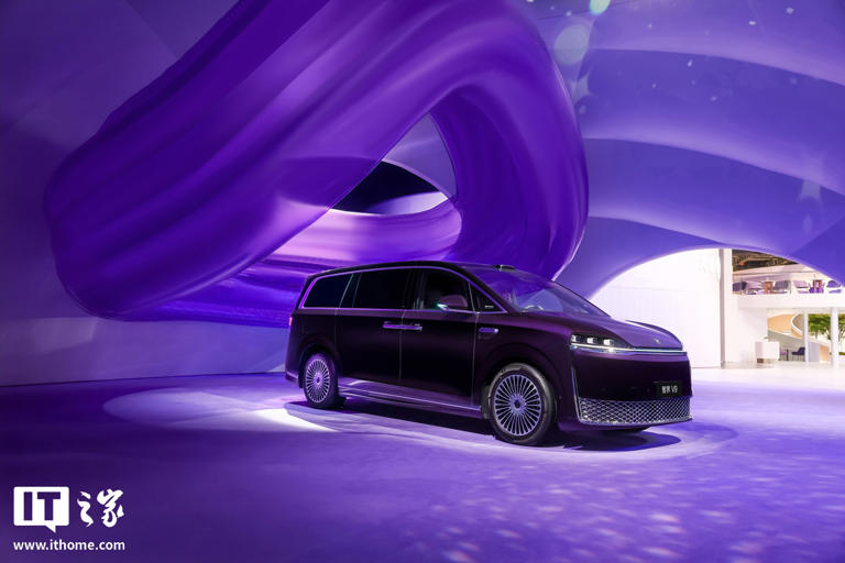 鸿蒙智行旗舰 MPV 智界 V9 整装发运，本月初开启交付