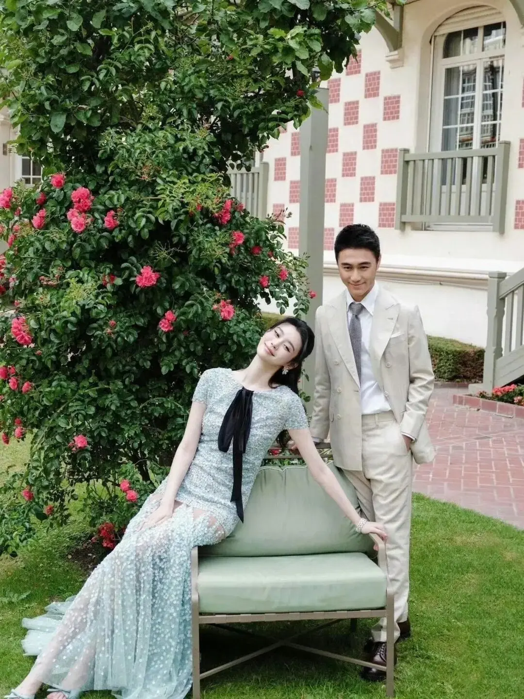 奚梦瑶、何猷君豪门婚礼：100克拉Graff、Dior高定婚纱、PP钻表!儿女当花童…