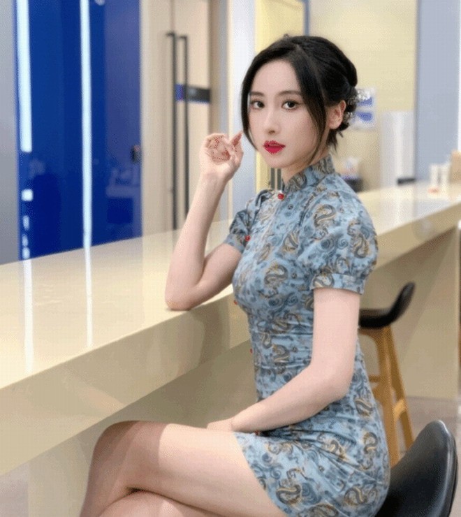 LPL美女解说鼓鼓被私信喊妈妈 极端粉丝太逆天了