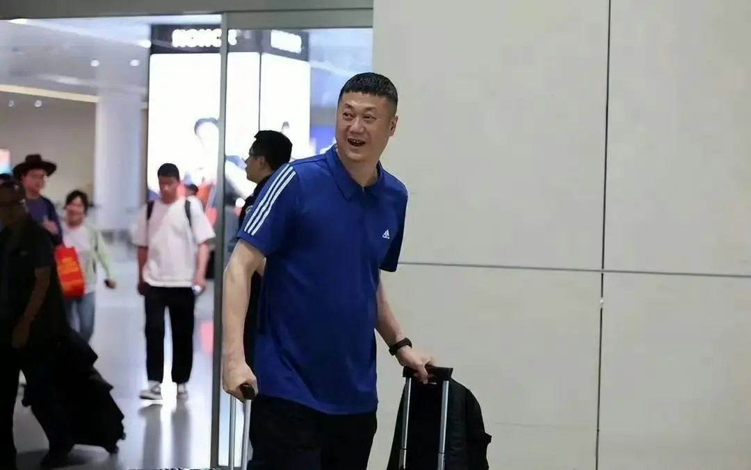 CCTV5直播! 中国女排首秀，赵勇变阵挑战新规，三位老将缺席