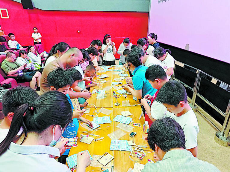 首个“六一”假期，2600名儿童涌入科技馆