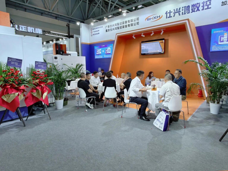 重庆展会“秀肌肉”!中堂装备企业实力圈粉