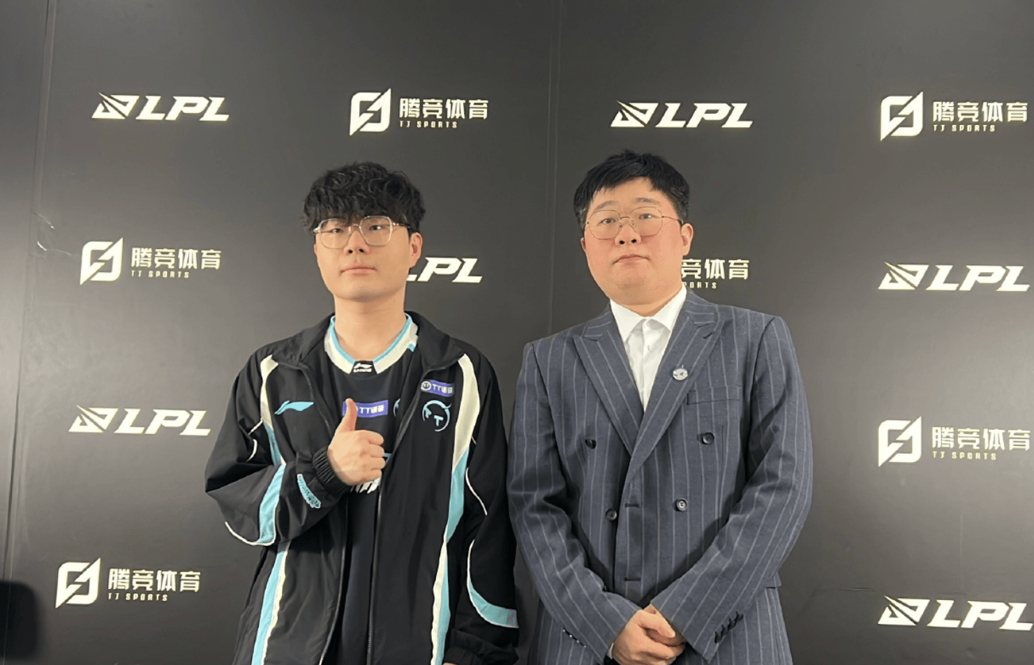 Feather：队伍进步了很多，也进了季后赛，后面要提升运营