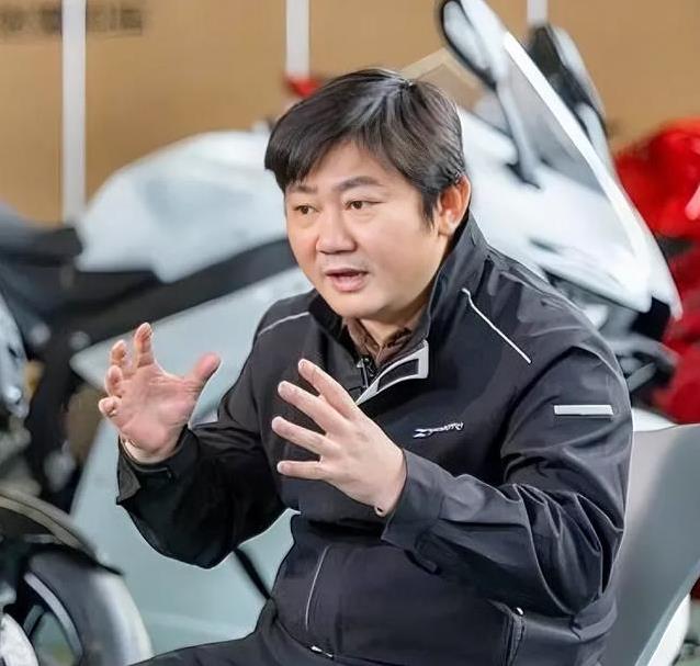 31岁肝癌网友时间不多 张雪连夜改计划带他飞欧洲圆梦