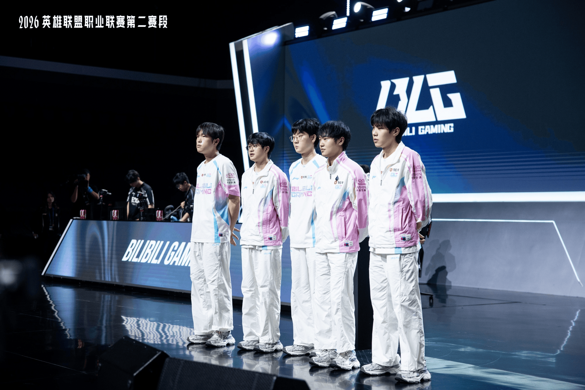 LPL官方发布BLG赛后返图：志存高远，不畏路艰!