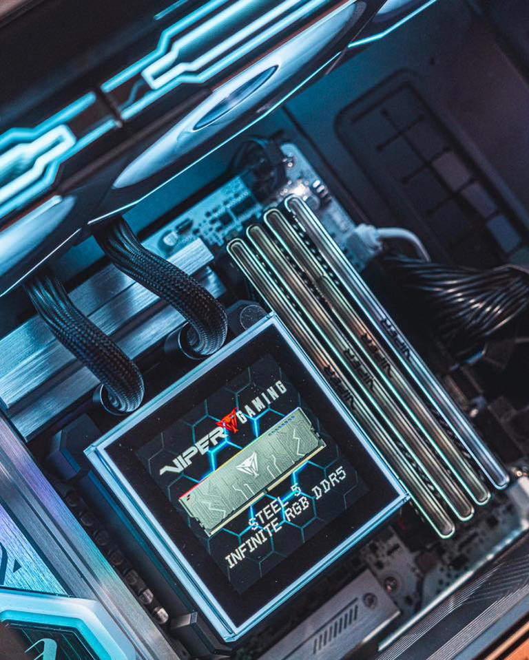 博帝展出旗舰内存条 Viper Steel 5 Infinite DDR5，顶部无限镜