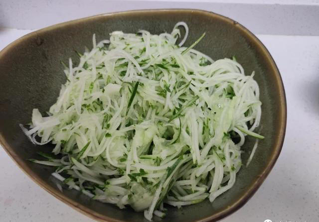 一活血，二润肺，三强免疫，遇到它别手软!用它包饺子，鲜极了
