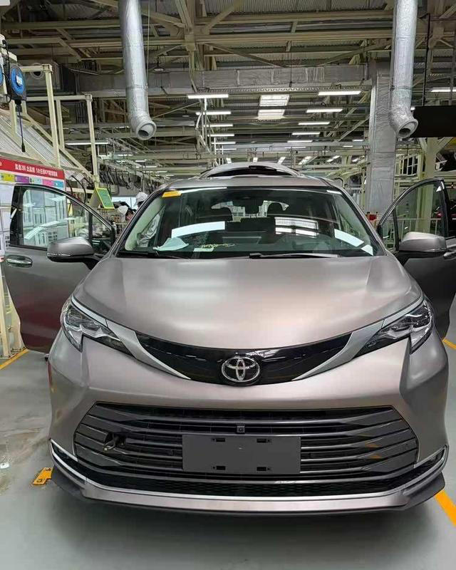 2027款丰田赛那SIENNA实车曝光 抢先看看新车升级变化有多大?
