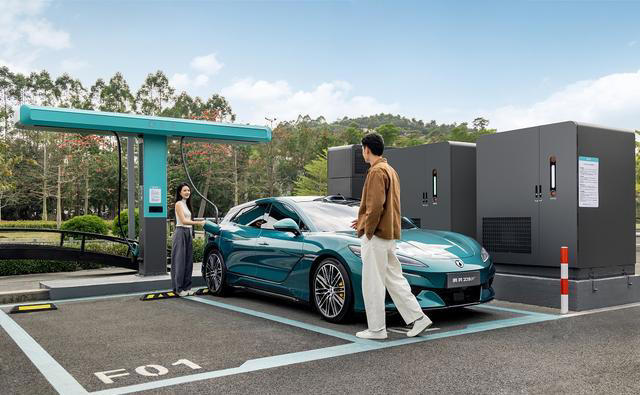 全新腾势Z9GT 5月热销5949台，持续引领中国豪华GT市场