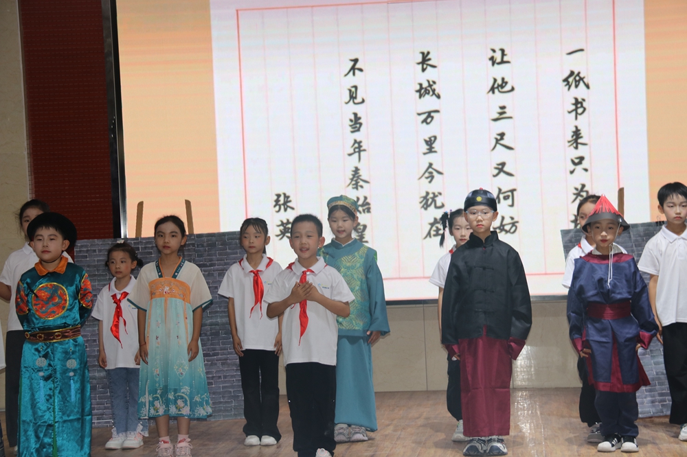 哇!书本里的故事“活”啦!祥云娃舞台上“演”出大梦想