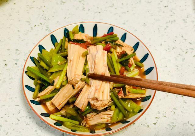 夏天建议多吃此菜，人称“素中荤”，富含优质蛋白，补钙还健脑
