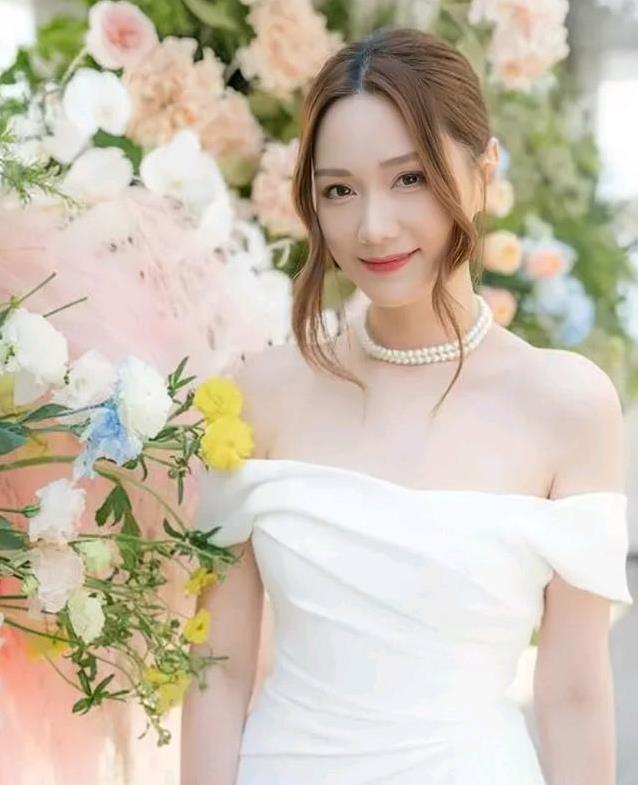 汤洛雯不靠星二代身份熬足10年终成TVB力捧花旦
