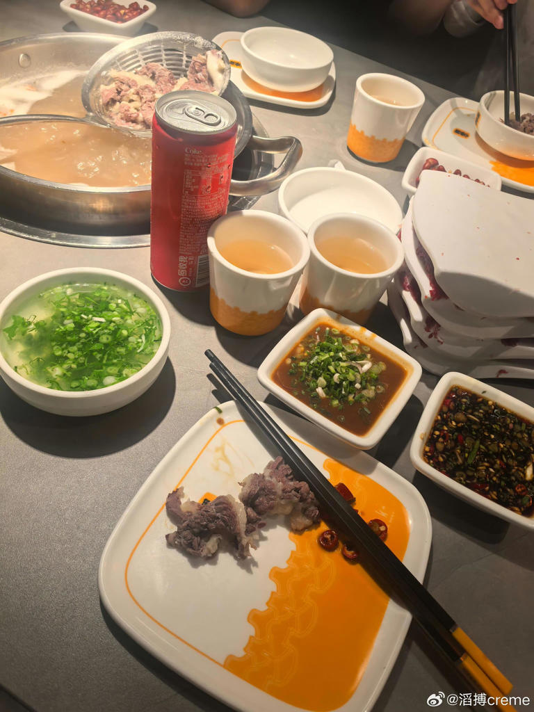 Creme更新社媒：凉爽的夜晚吃点好吃的