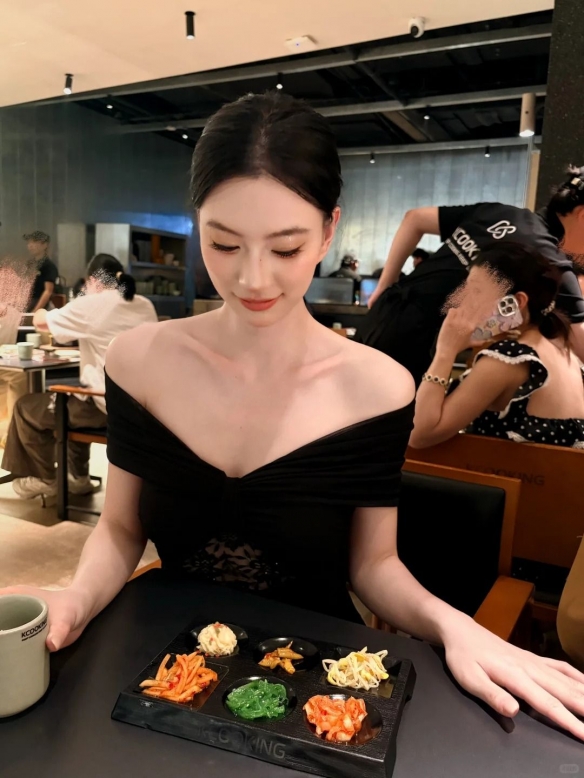 《黑神话：钟馗》小厨娘脸模美图：颜值超高 气质出众