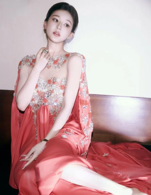 她的脸怎么了?VOGUE红毯大比美