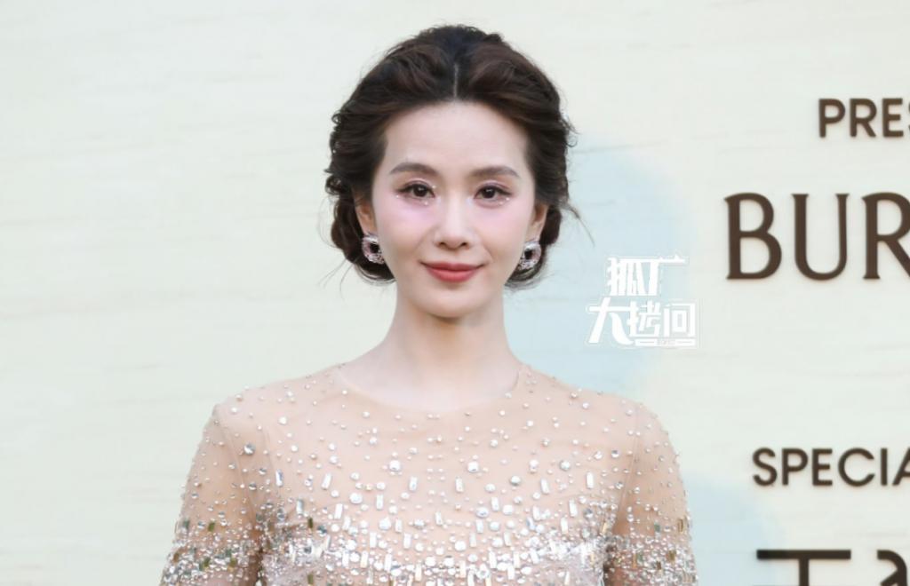 她的脸怎么了?VOGUE红毯大比美