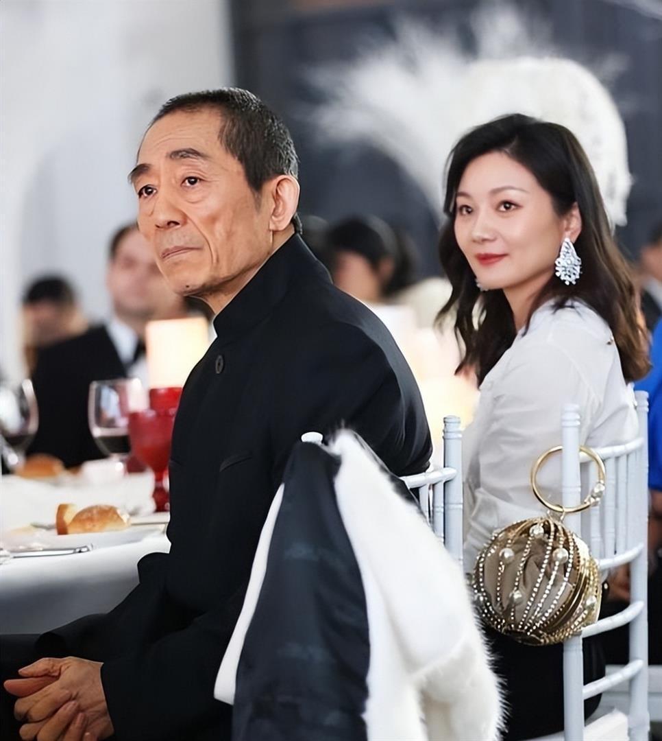 76岁张艺谋同框44岁陈婷，看着更像父女，现实太扎心