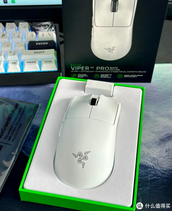 雷蛇毒蝰V3 Pro：轻量化办公游戏利器