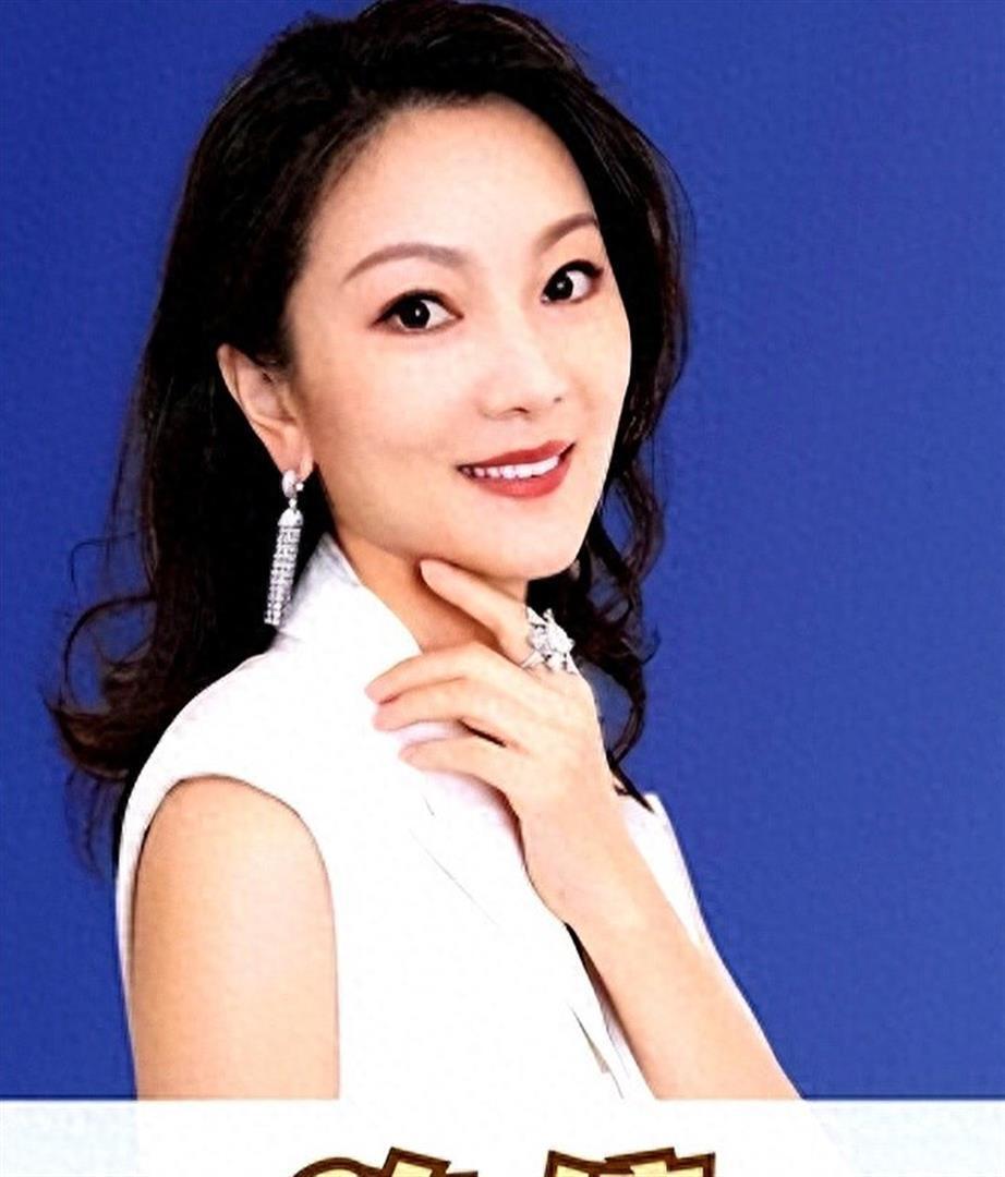 76岁张艺谋同框44岁陈婷，看着更像父女，现实太扎心