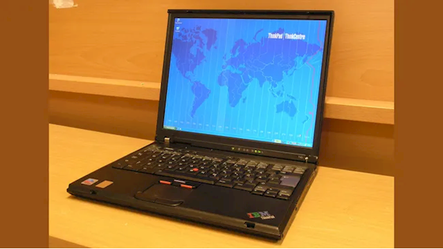 26年Windows全通关!单核ThinkPad T43封神：裸机跑遍NT到Win10