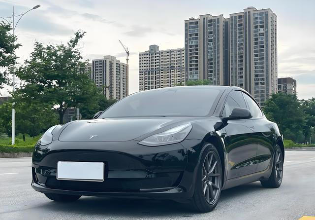 26款特斯拉Model 3来了，哑光铝条内饰+HW4.0芯片，经典又全面升级