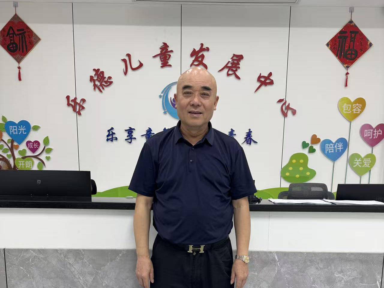 135个特殊孩子都喊他“爷爷”，他能叫出每一个名字