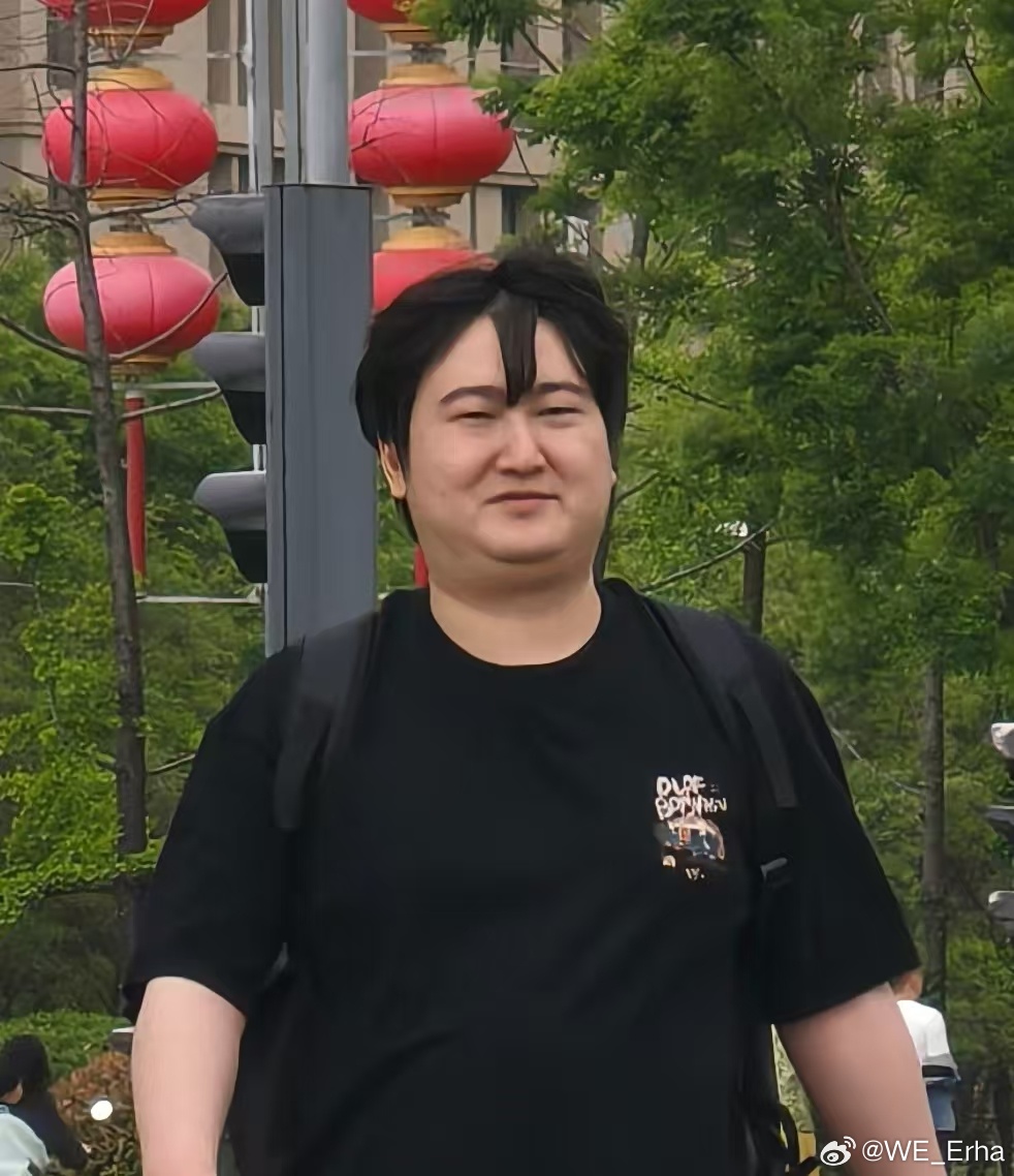Erha社媒分享教练694照片：关中王来啦!（胖虎694）