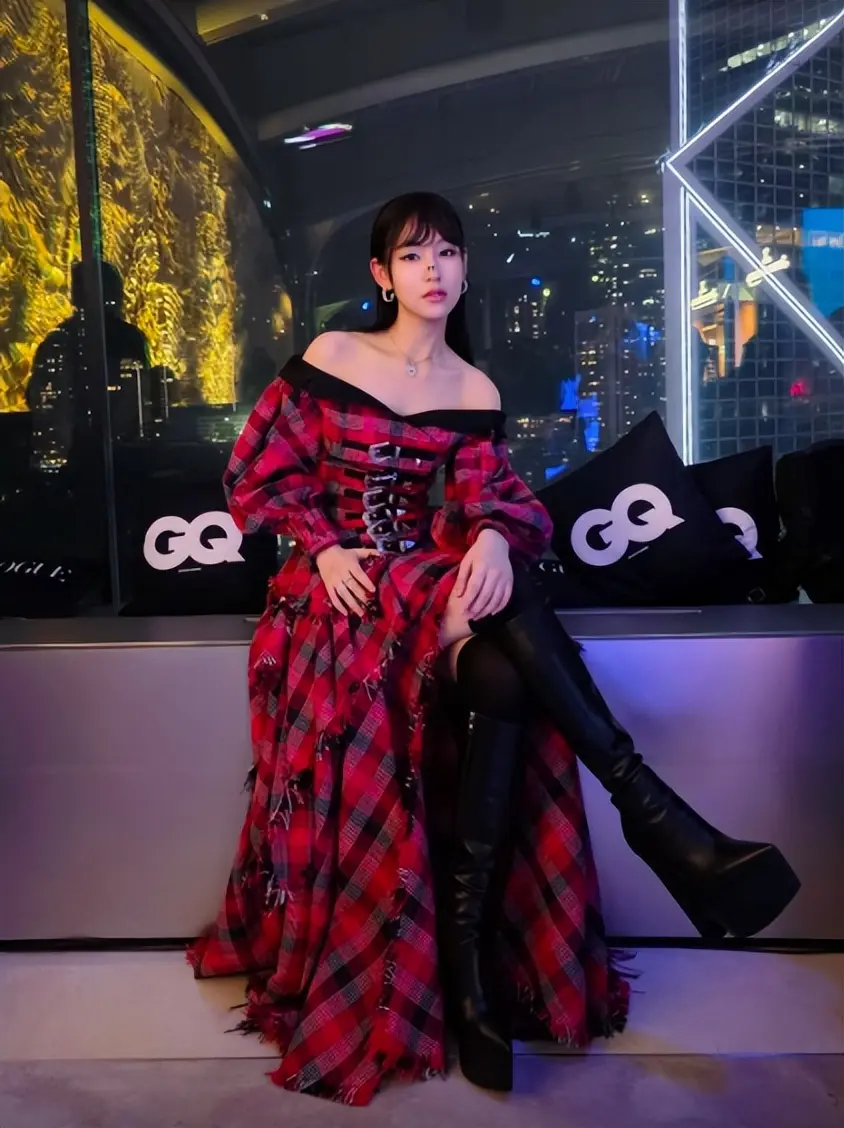 TVB前小天后首登内地音乐节，顶30度高温开唱，被赞行走中的CD