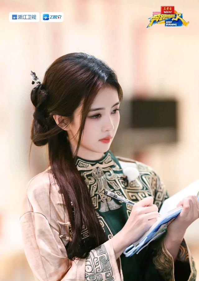 李晨、范丞丞重组“插刀教”，白鹿洗白成功?
