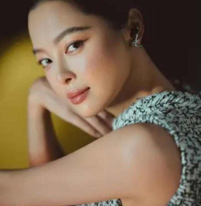 辛芷蕾竟拿下香奈儿第14套高定 国内首穿最惊艳