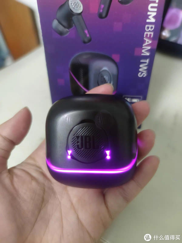 JBL QUANTUM BEAM：一台更像“电竞外设”的真无线