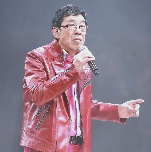 胡枫这个人都94岁了，竟一头浓密黑发，看着太显年轻了
