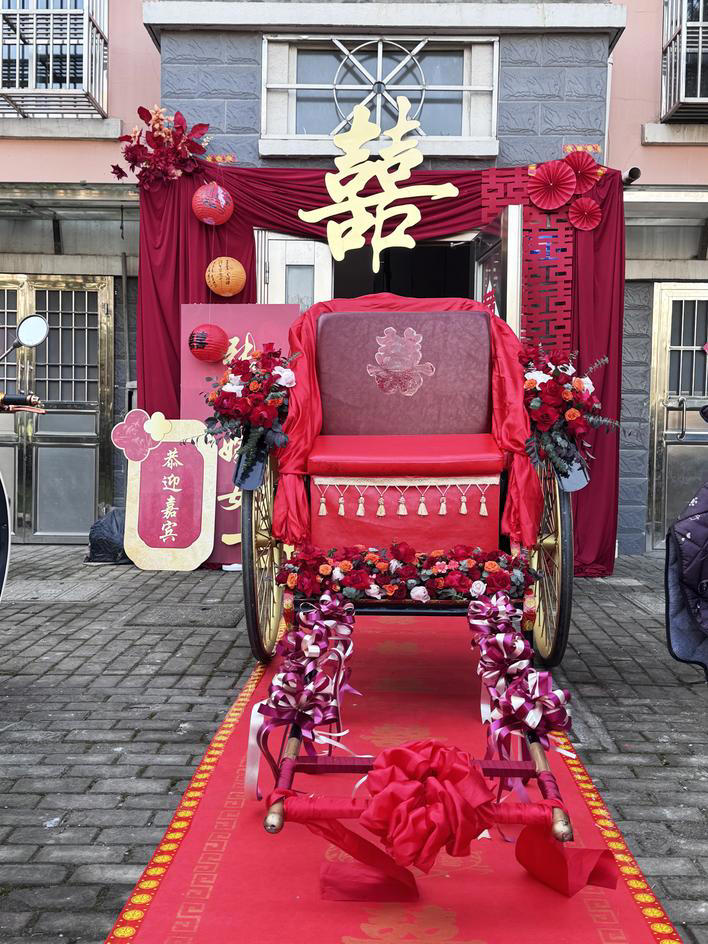 黄包车上的“网红导游”：车拉到哪，就把“戏”演到哪