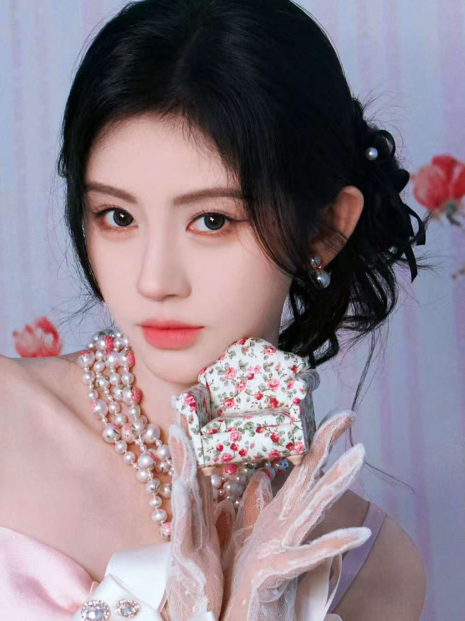 鞠婧祎登封PORT男刊，创15年历史成首位中国女星