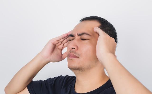 低头久坐头晕头痛? 可能是颈性眩晕，建议你这么缓解