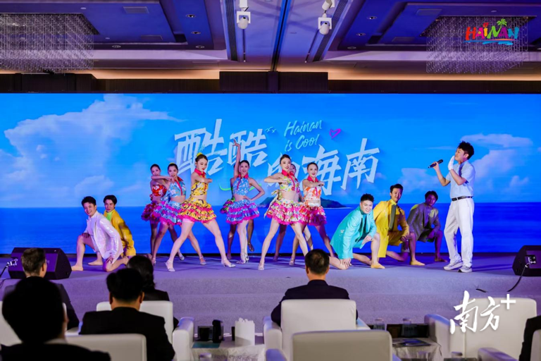 非遗展演、歌舞快闪!香港街头刮起“海南热”→