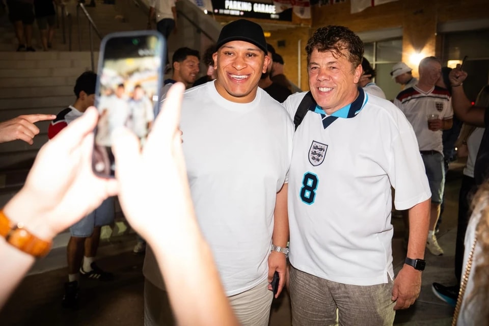 英格兰铁粉卖房追世界杯：不后悔!