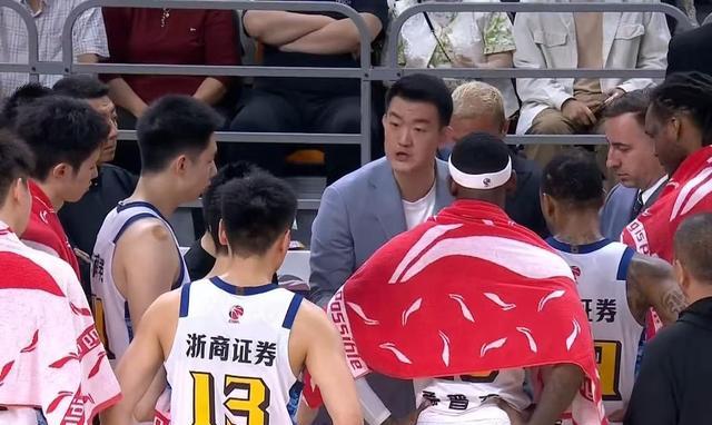 机会来了!CBA强力锋线身价大暴跌，广东队将出手截胡?