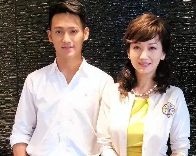 72岁赵雅芝近况曝光! 两段婚姻后3个儿子竟都成她骄傲