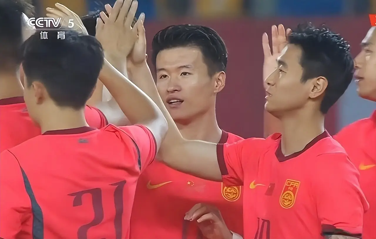 0-0! 张玉宁中柱+武磊替补登场，国足24射颗粒无收，被泰国队逼平