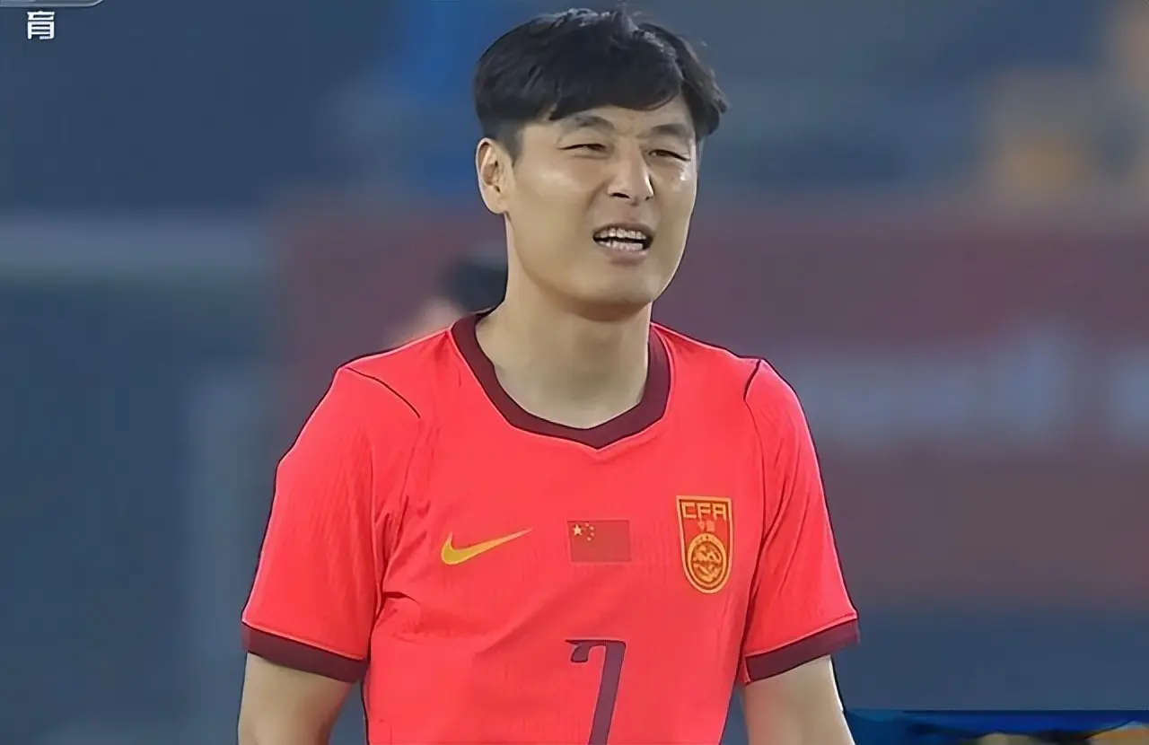 0-0! 张玉宁中柱+武磊替补登场，国足24射颗粒无收，被泰国队逼平