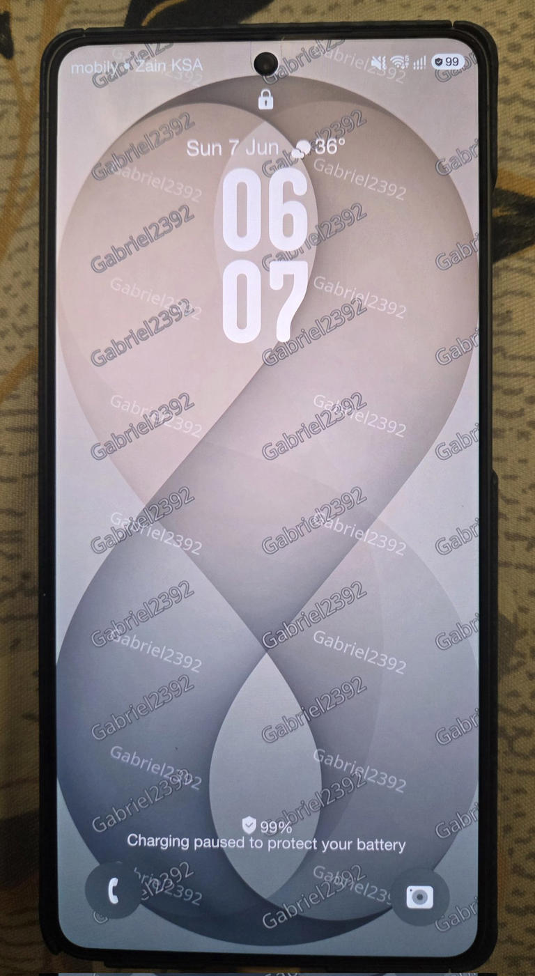三星 Galaxy Z Fold8 Ultra 折叠手机实拍图和系统壁纸曝光