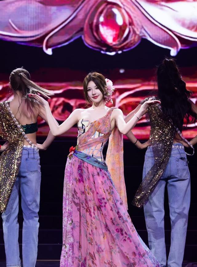 赵露思澳门演唱会秒罄! 43万人抢票，她这“女顶”的排面藏不住了