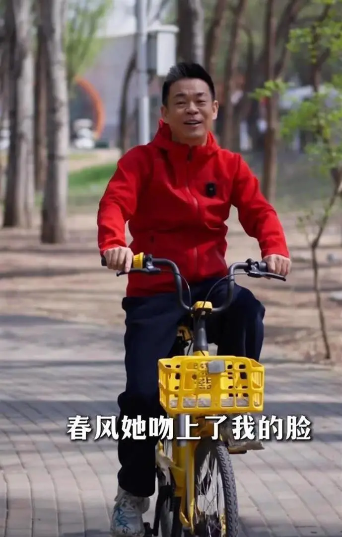 58岁孙浩肌肉炸裂!三里屯偶遇尼格买提惊了