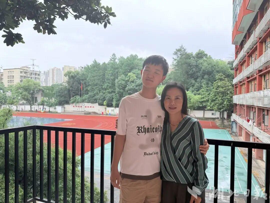 “山西挖眼案”受害男孩郭斌，高考721分，全国同专业第一!