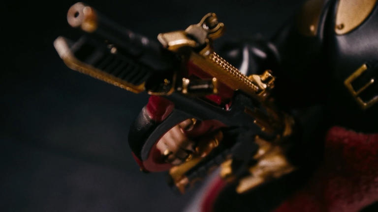 新年版本成长型皮肤：AUG、M762、M249、平底锅 每款都有异色皮肤