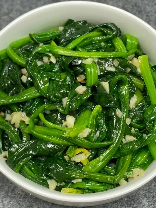 绝了！这道蒜蓉菠菜好吃到全家跺脚，新手秒变大厨的秘诀在此