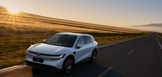 性能、续航、设计，极氪7X、智界R7与焕新Model Y全面对比！